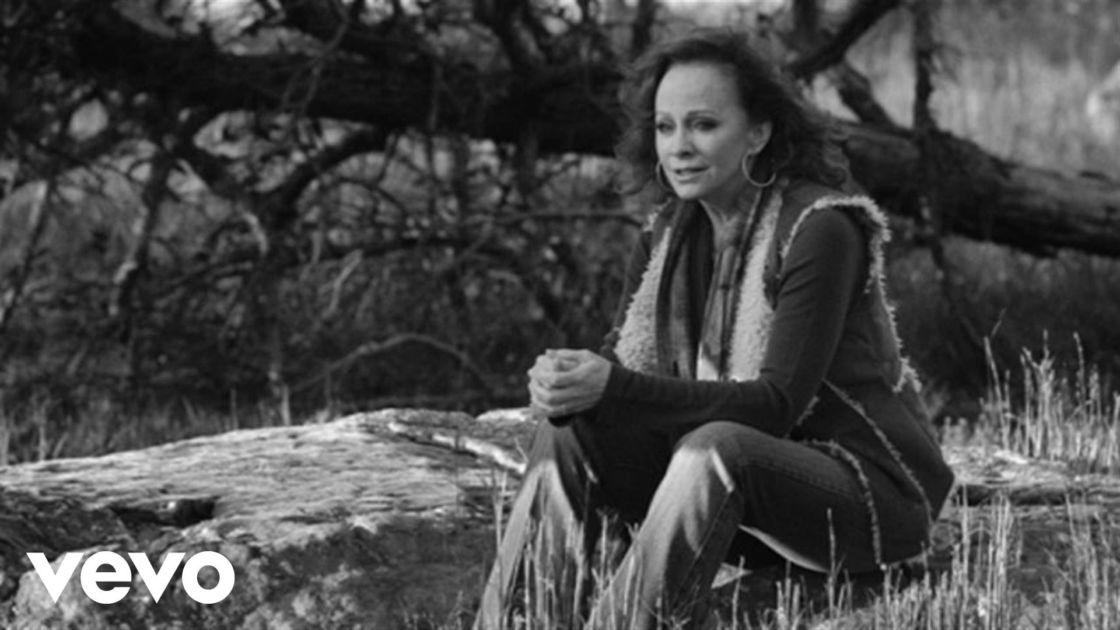 Reba McEntire Honors Her Father With Emotional Music Video For ‘Just ...