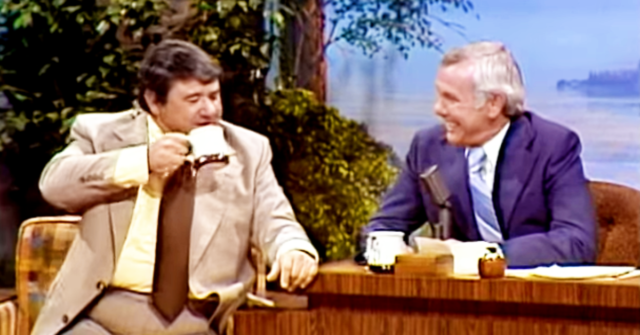 Hilarious Johnny Carson skit features brilliant Betty White