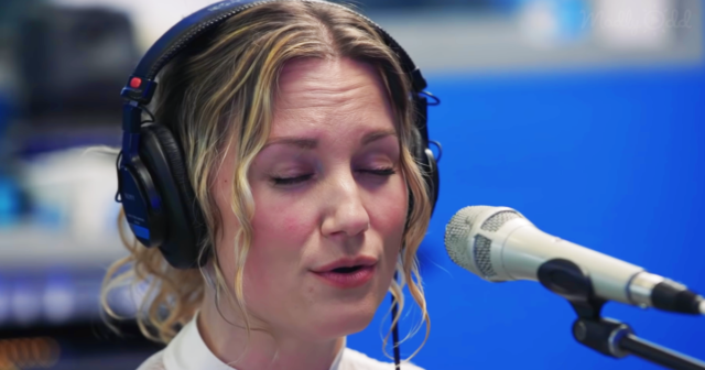 No One Has EVER Performed ‘O Holy Night’ The Way Jennifer Nettles Just ...