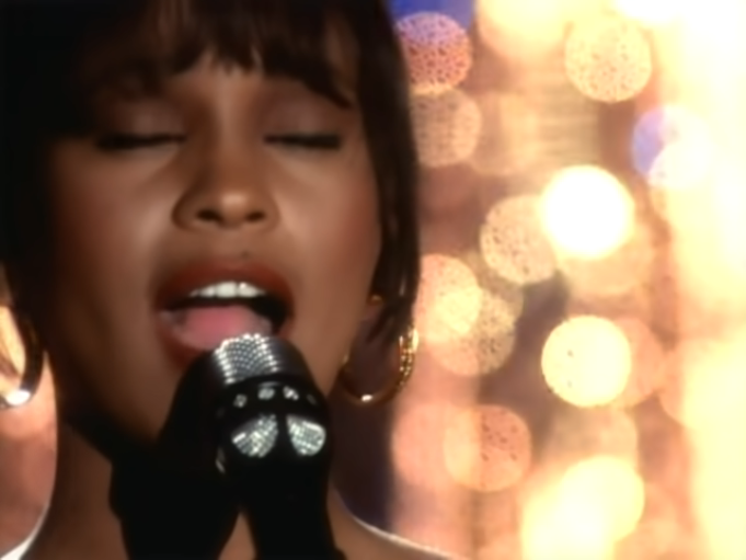 Whitney Houston Belts Out An Incredible Rendition of ‘I Will Always ...