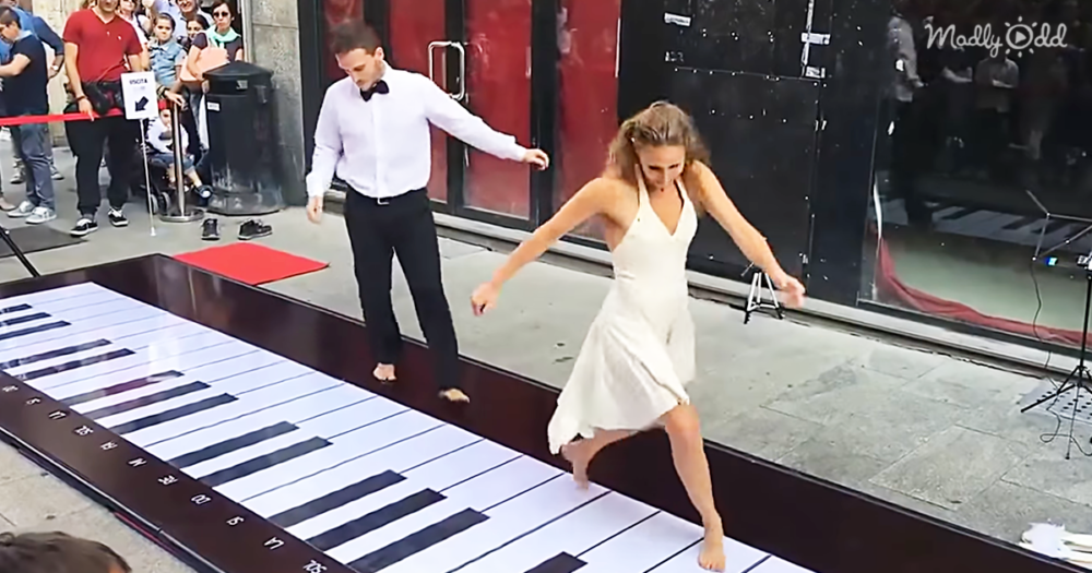A Couple Entertain by Dancing on A Giant Piano – the Song They Choose ...