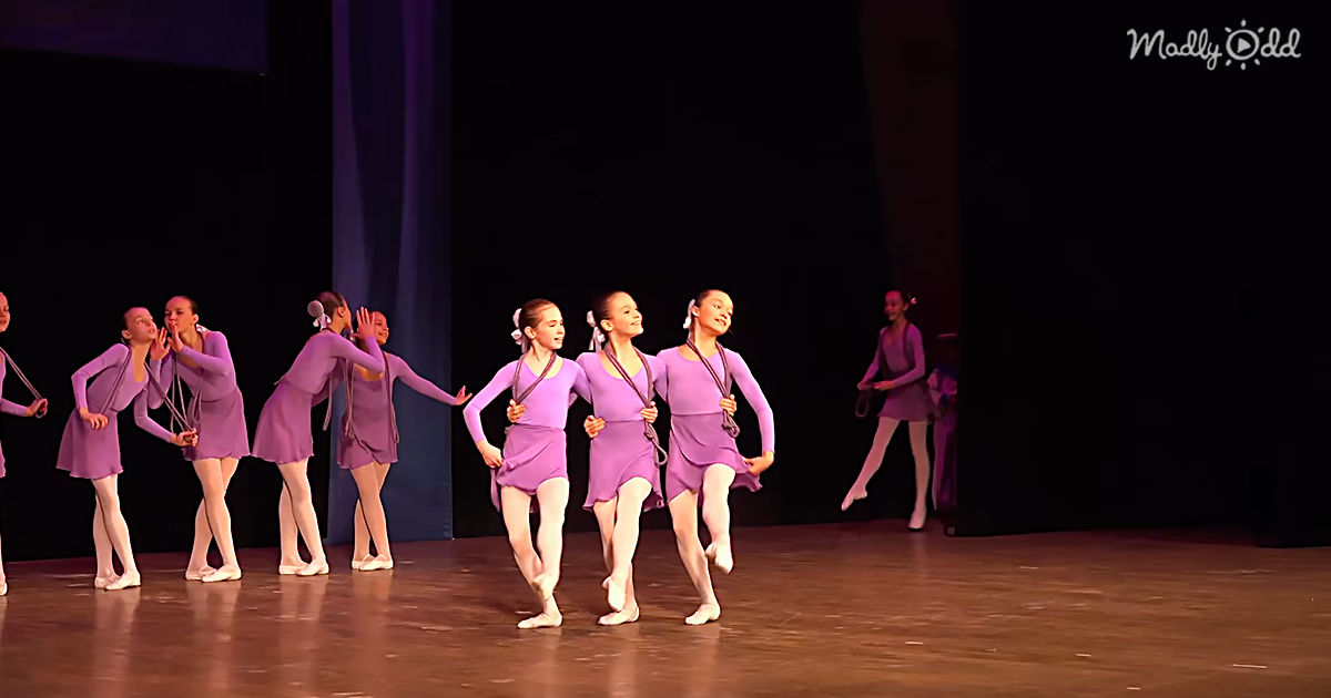 Talented Ballerinas Do Ballet With Jumping Ropes