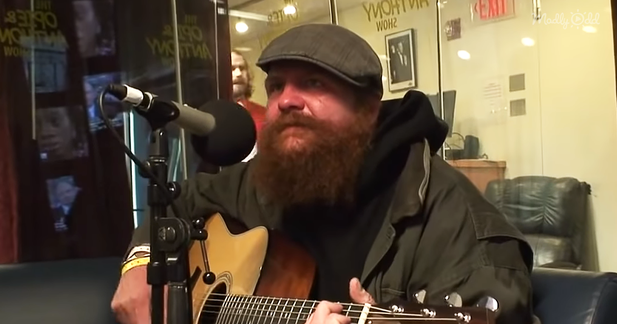 Radio Show Films Homeless Man Singing Passionate Rendition of “Creep”