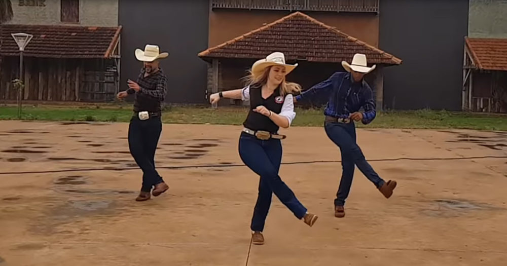 Group of Country-Loving Line Dancers Show Off Impressive Moves to ...