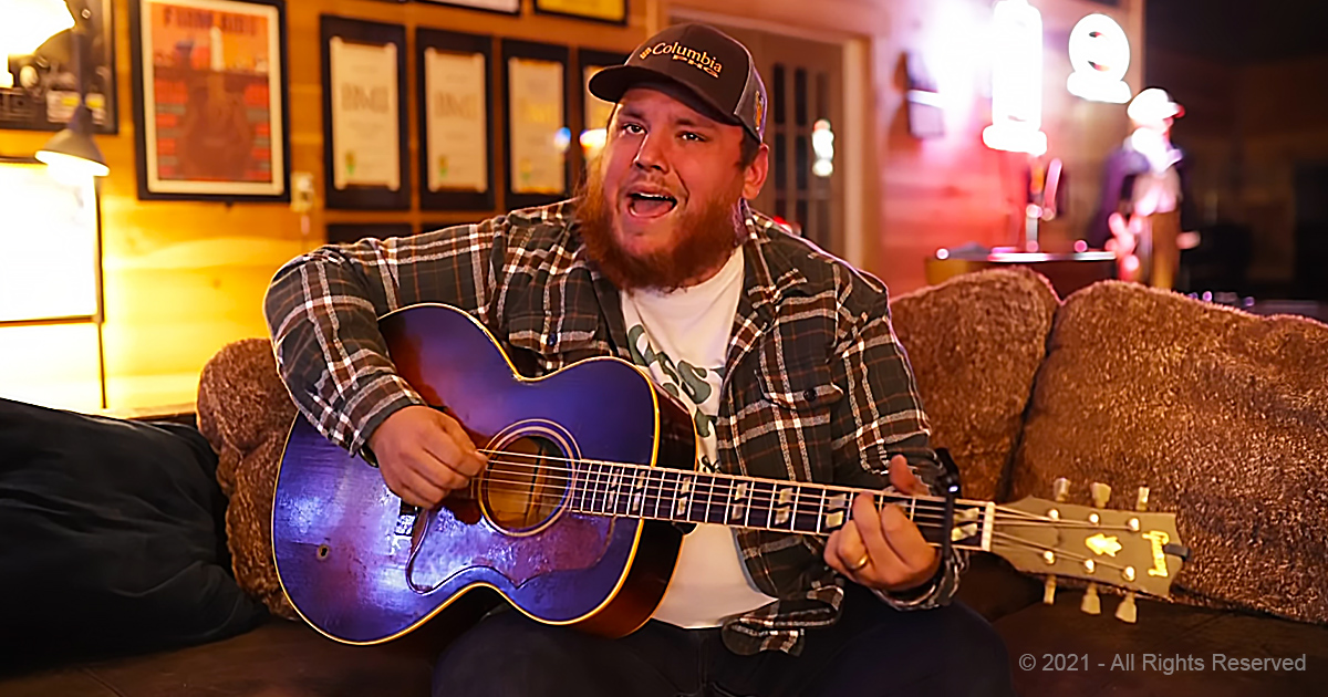 Country superstar Luke Combs touches the soul of every soldier in this ...