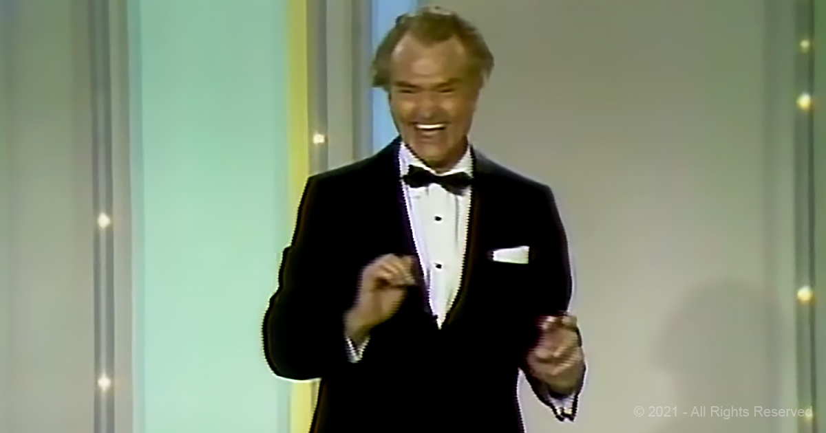 Vintage Red Skelton routine keeps audience laughing – Madly Odd!