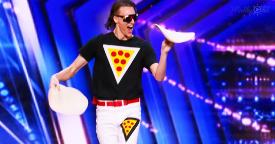 Superhero Pizza Man dazzles AGT audience with his pizza tricks – Madly Odd!