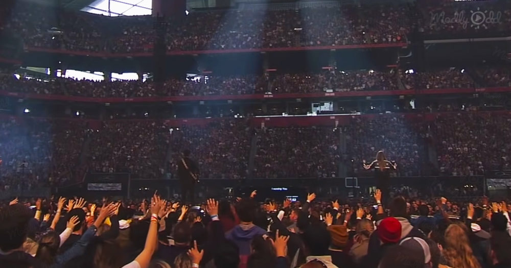 Hearing Passion sing ‘Way Maker’ will bring you to your knees – Madly Odd!