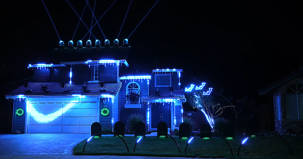 Homeowner’s incredible Halloween light show attracts thousands to ...