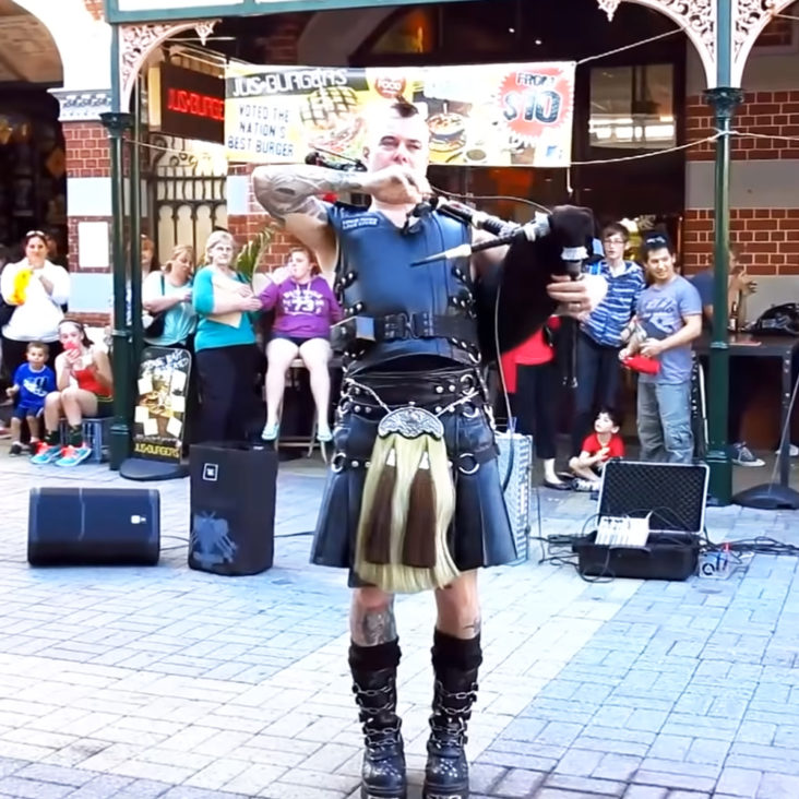 Bagpiper performs AC/DC’s ‘Thunderstruck,’ breathes fire through ...