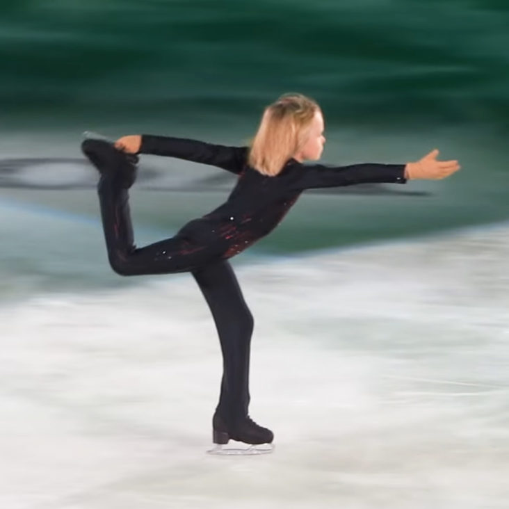 Young boy glides over ice in show-stopping ice-skating routine – Madly Odd!