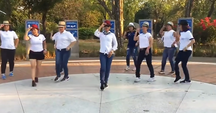 Nine women perform catchy line dance to ‘Sugar Sugar’ – Madly Odd!