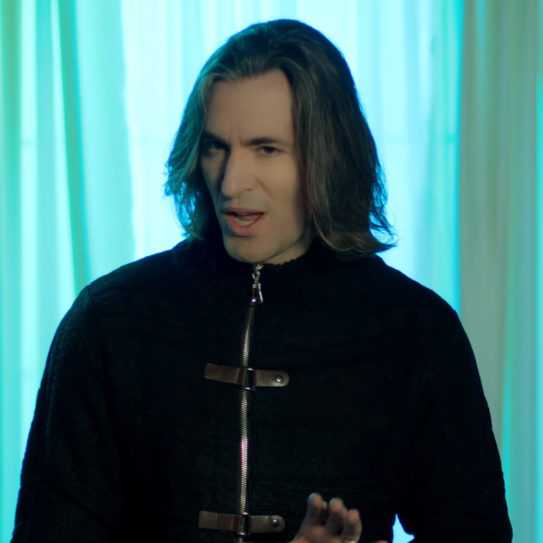 Low Bass Singer Covers The Song God Rest Ye Merry Gentlemen – Madly Odd!