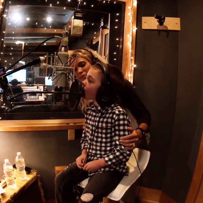 Carrie Underwood sings heartwarming Little Drummer Boy song with her ...