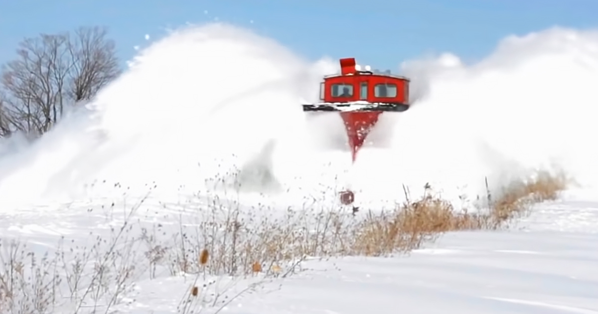 Trains with snow plows turn snow into white tidal waves – Madly Odd!