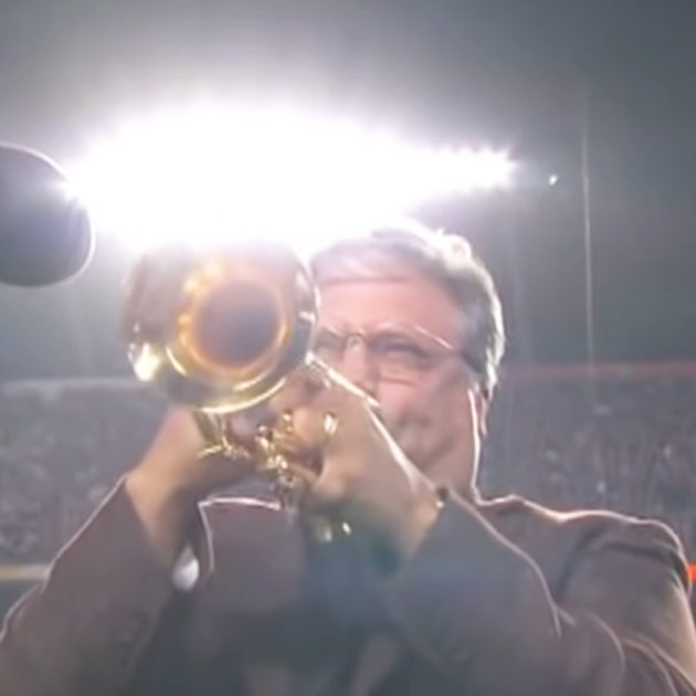 Trumpeter plays U.S. National Anthem and ends with impossibly high note ...