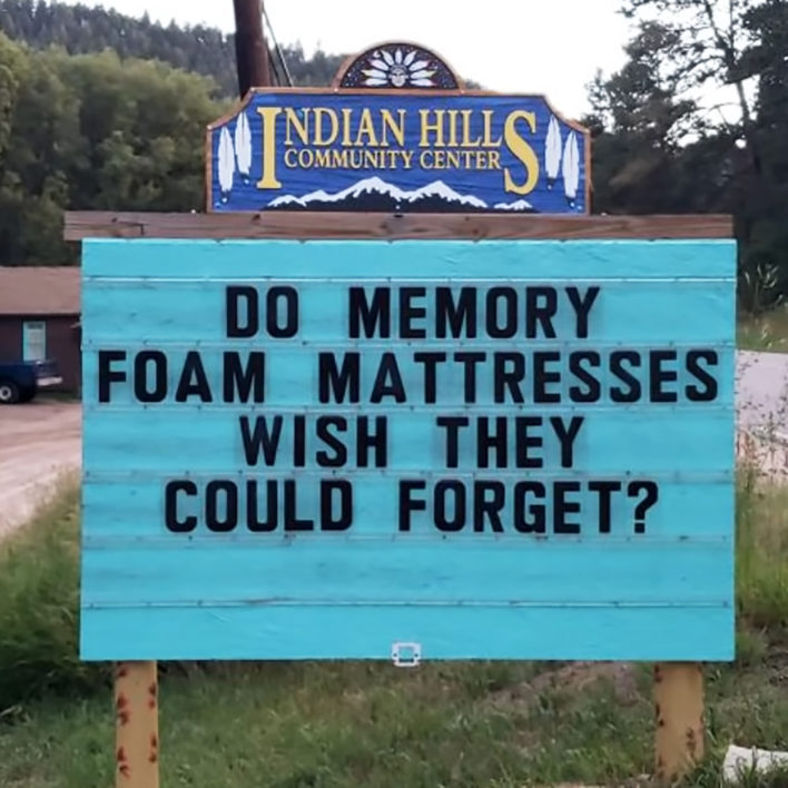 Hilarious road signs have travelers cracking up across America – Madly Odd!