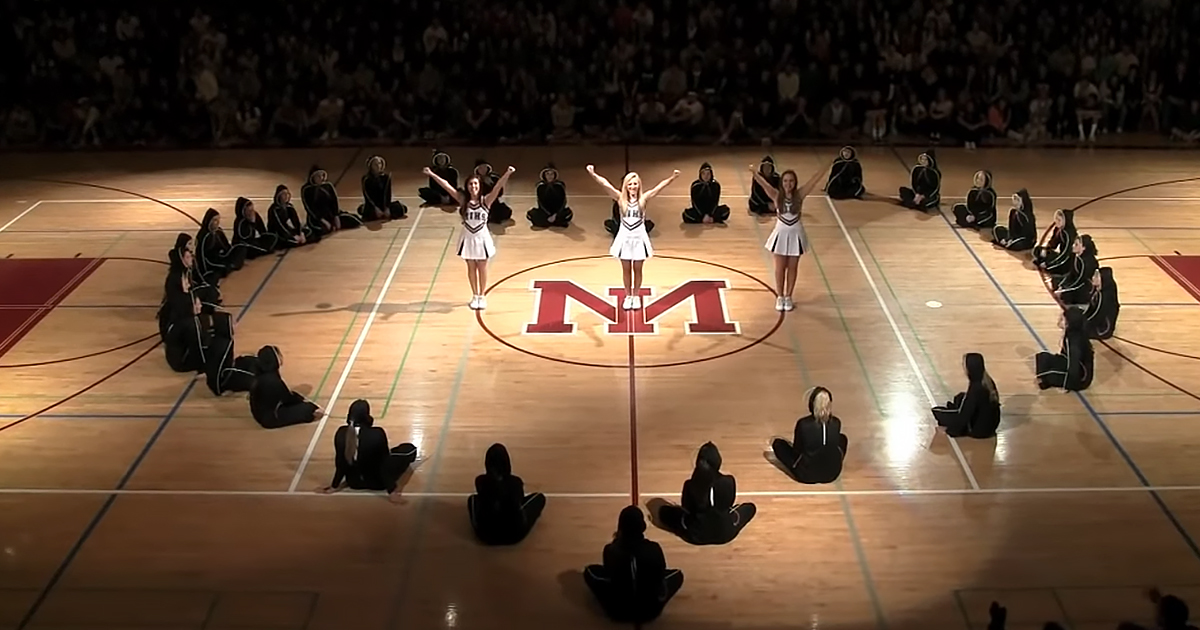 Cheerleading squad performs mesmerizing glow-in-the-dark cheer routine