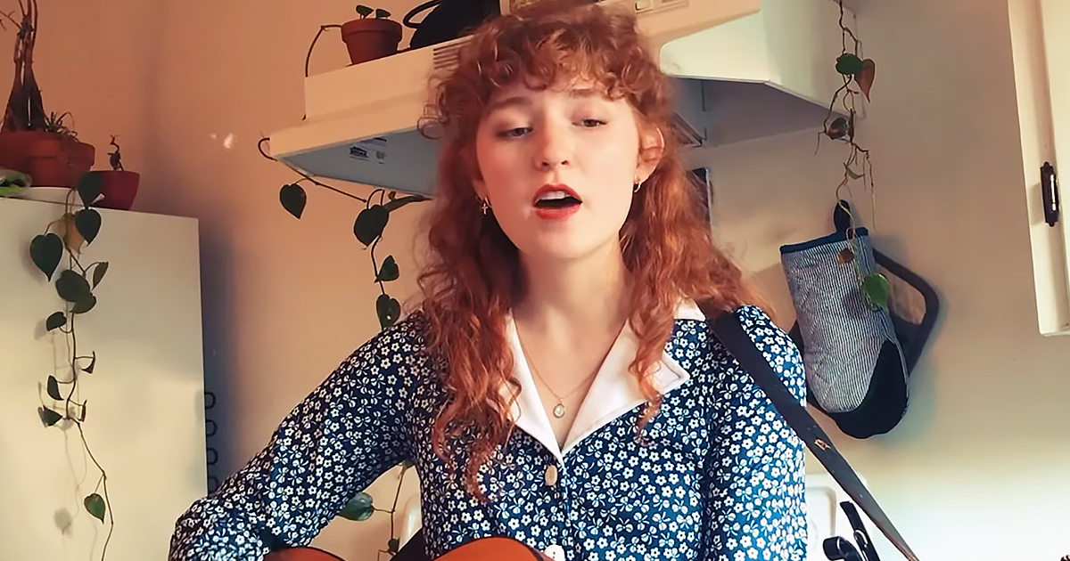Woman covers Patsy Cline’s ‘I Fall to Pieces’ in beautifully minimal ...
