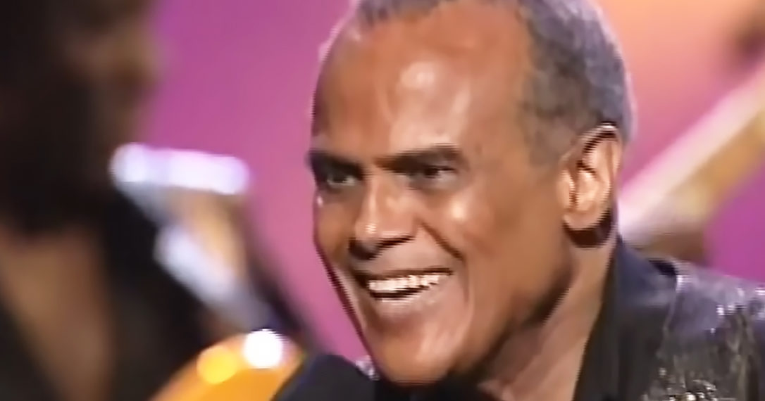 Harry Belafonte performs ‘Banana Boat Song’ live for packed audience ...