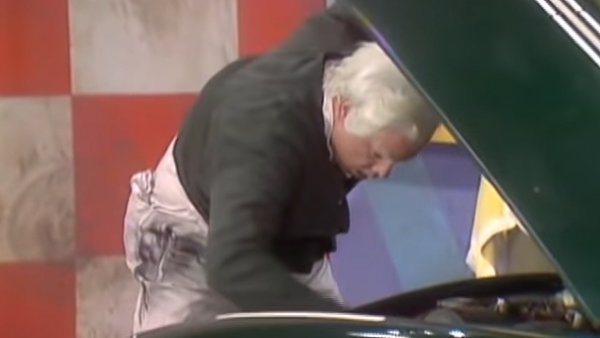 Tim Conway’s ‘Oldest Man’ attempts to service Harvey Korman’s racecar ...