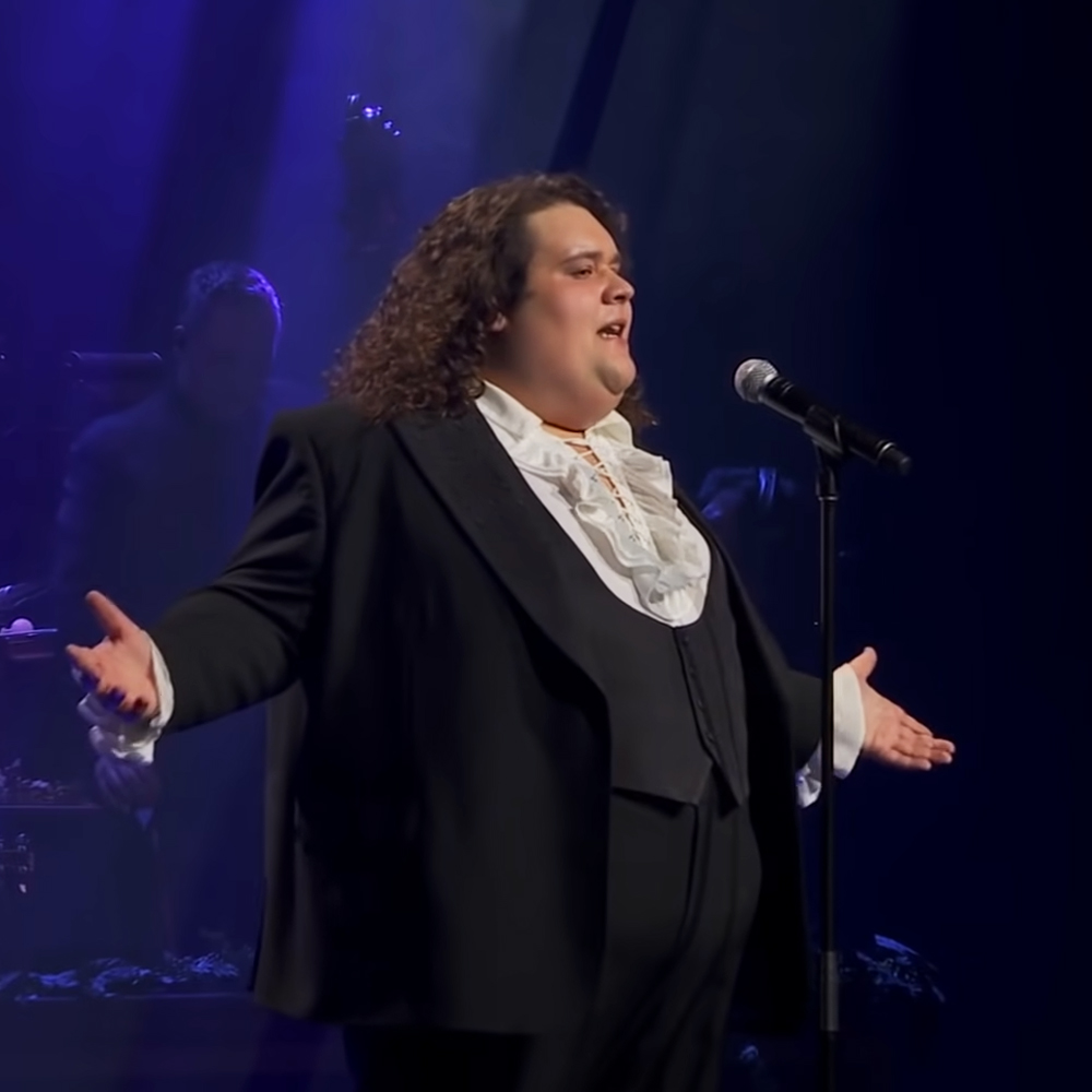 Jonathan Antoine performs “Caruso” in a spectacular live performance