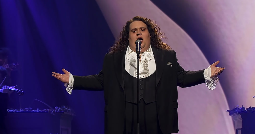 Jonathan Antoine performs “Caruso” in a spectacular live performance