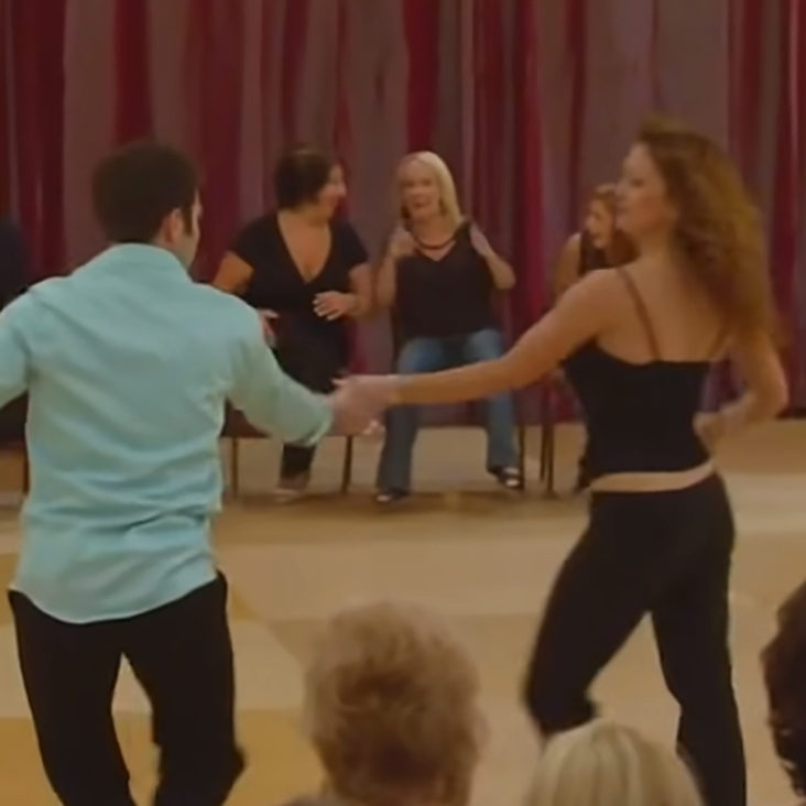 Couple displays phenomenal improvised dancing skills at swing dance ...