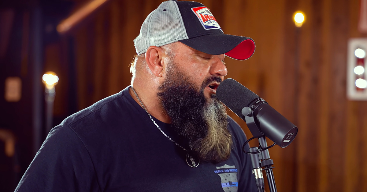 Thomas Gabriel sounds just like grandpa Cash in “Soldier” – Madly Odd!