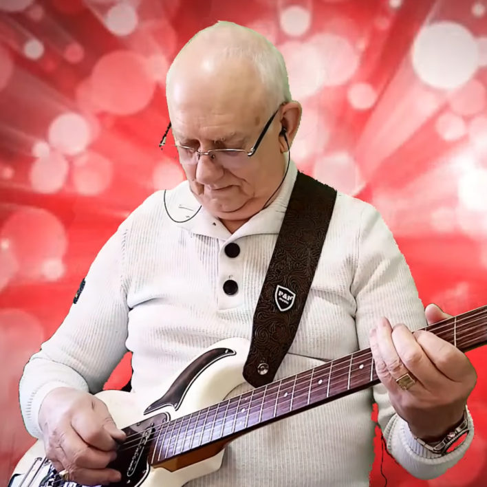 Dave Monk performs Elvis hit ‘Can’t Help Falling in Love’