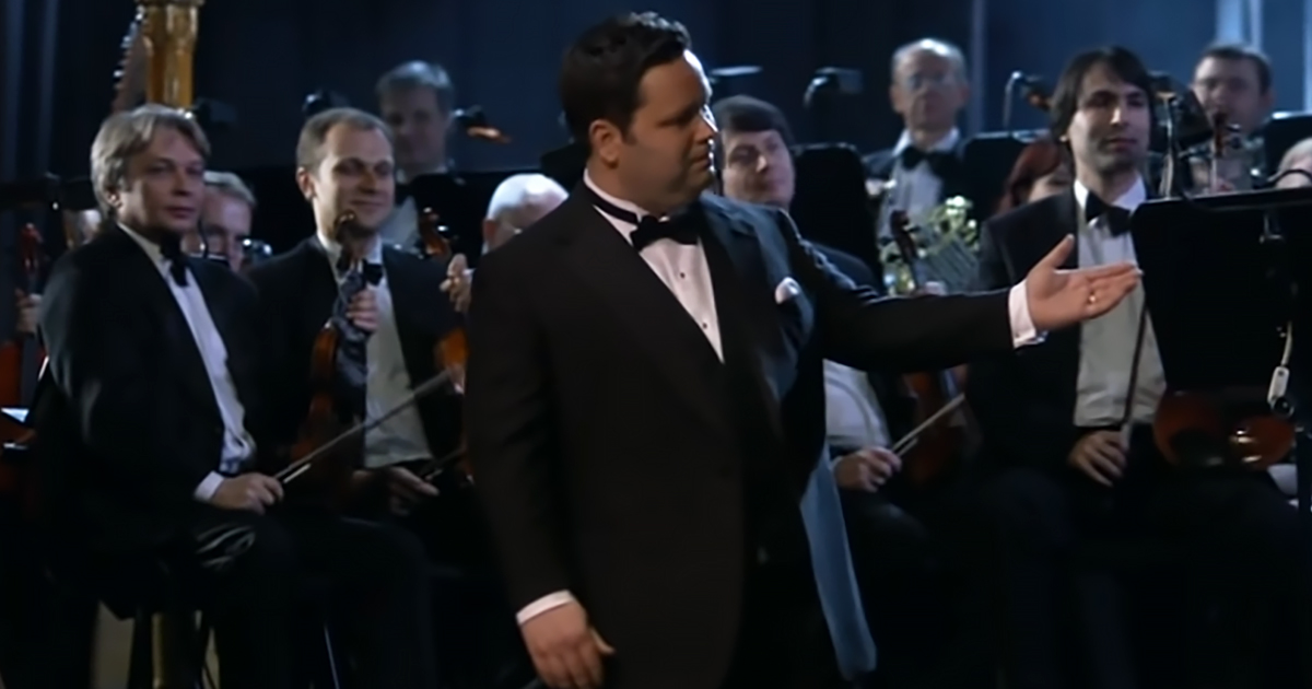 BGT star Paul Potts sings at the Kyiv Opera House in Ukraine