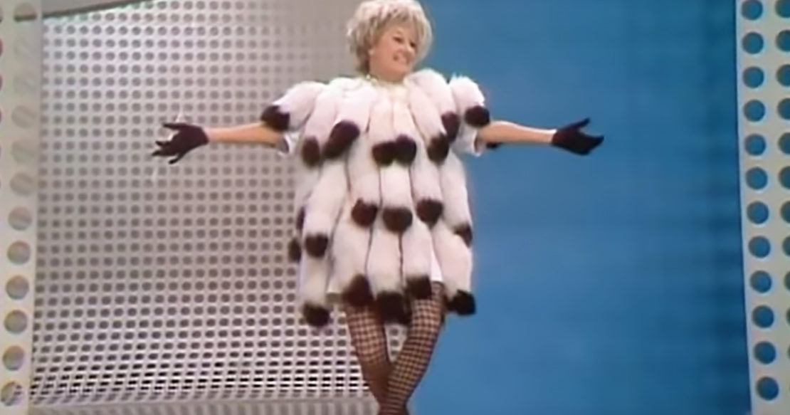 Fearless laughter unleashed — Phyllis Diller explosively owns the stage ...