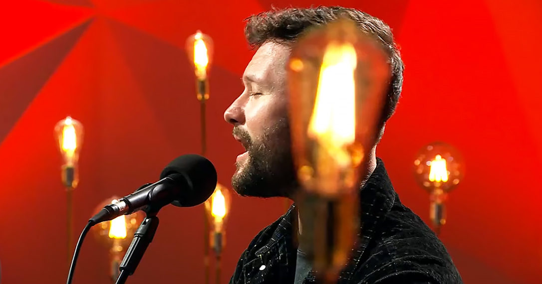 Calum Scott's beautiful voice with just a guitar to back him up