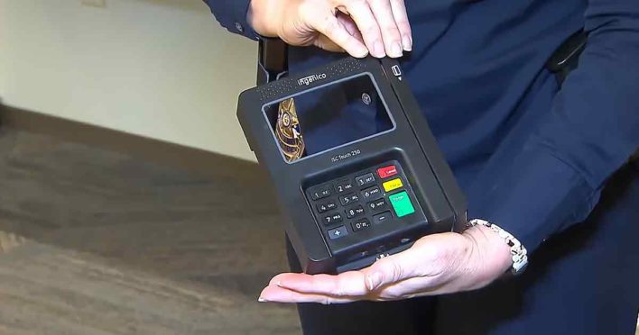 Texas woman goes viral after busting a 7-Eleven credit card scammer ...