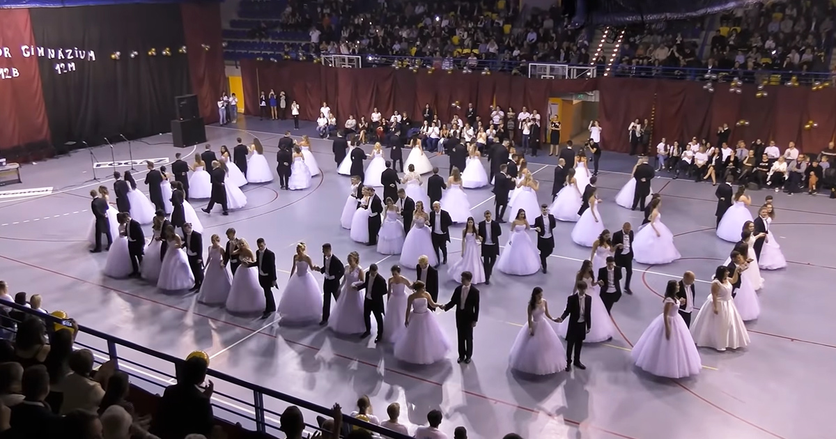 High school students transform gym floor to a ballroom waltzing to Ed ...