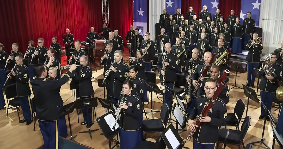 US Army Band gives patriotic performance of the National Anthem – Madly ...