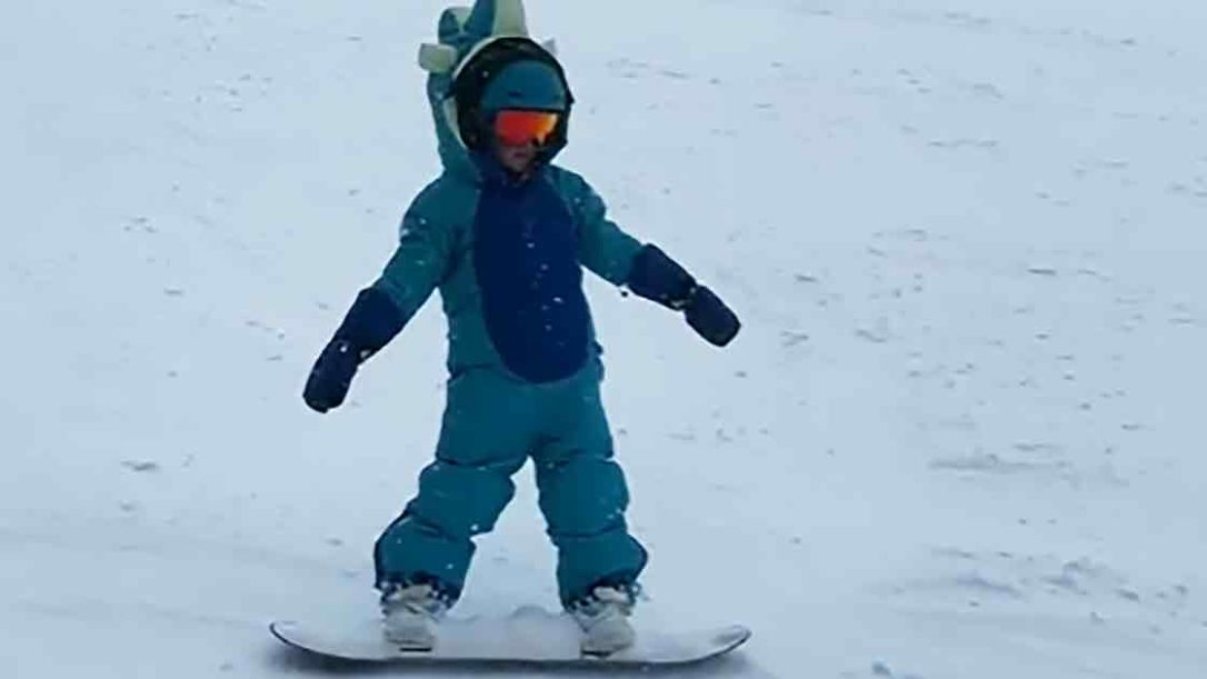 10-year-old darling stuns the crowd with her 'Hallelujah’ ice dance