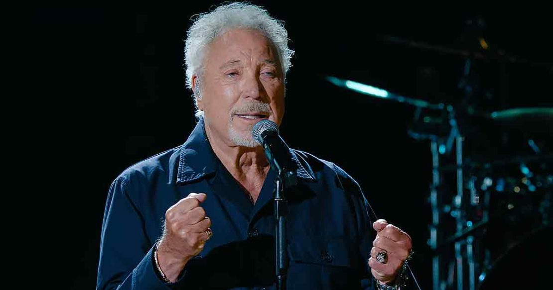 81-year-old Tom Jones performs to a sold-out concert audience – Madly Odd!