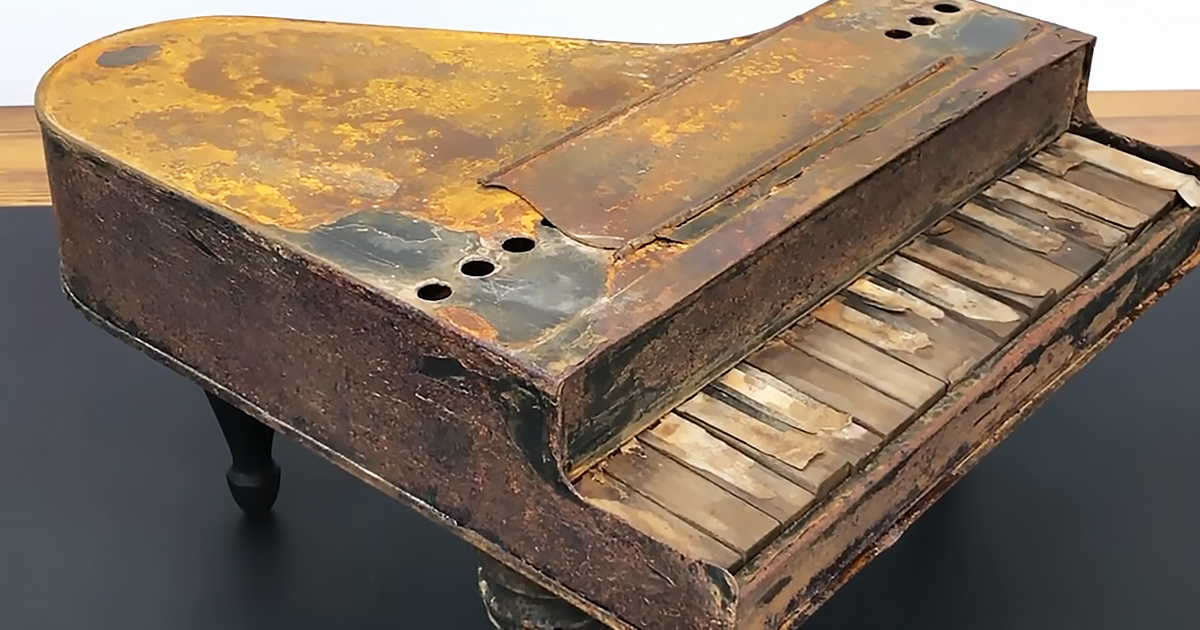 Rusty “barn find” antique piano gets restored back to life