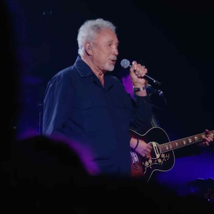 Powerful and passionate Tom Jones performance reaches straight to the ...