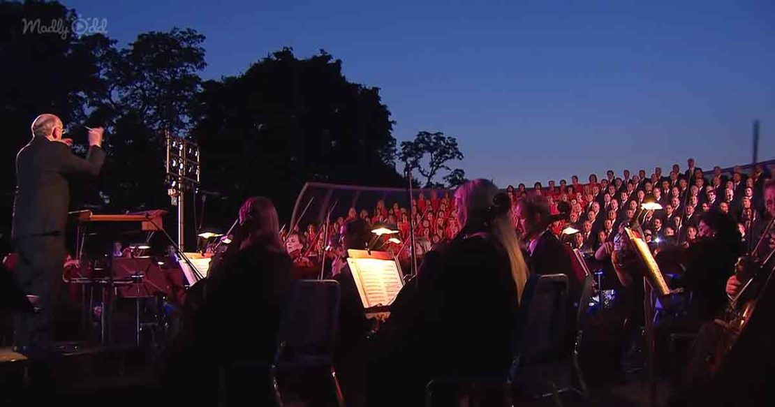Massive outdoor choir performs powerful “Battle Hymn" ballad
