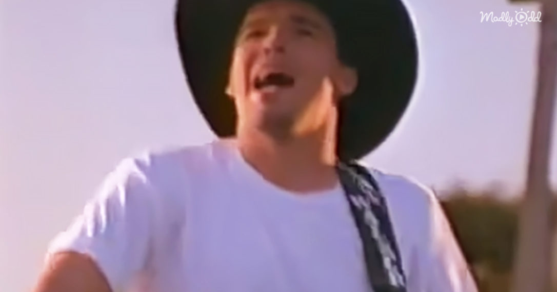 Gotta love that 90s country sound from ‘Dreaming With My Eyes Open’ by ...