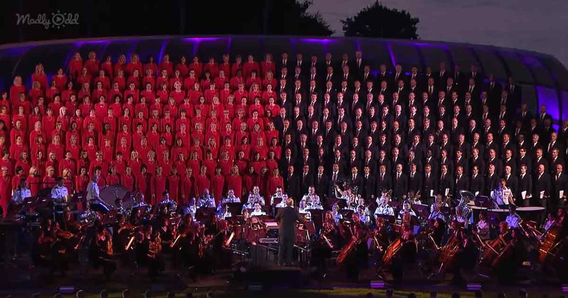 Massive outdoor choir performs powerful “Battle Hymn” ballad – Madly Odd!