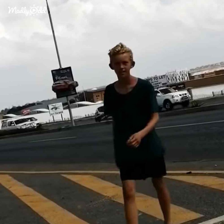 A polite boy walking without shoes breaks Internet hearts