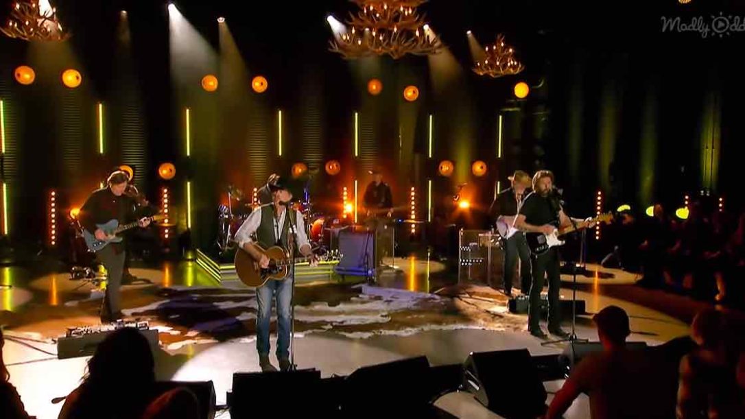 Women sing jawdropping duet of traditional Irish song "Eleanor na Run"