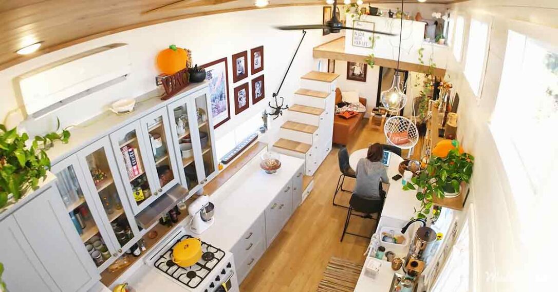 Single mom builds beautiful tiny home to share with her daughter ...