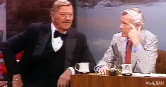 Johnny Carson gets a surprise from John Wayne – Madly Odd!