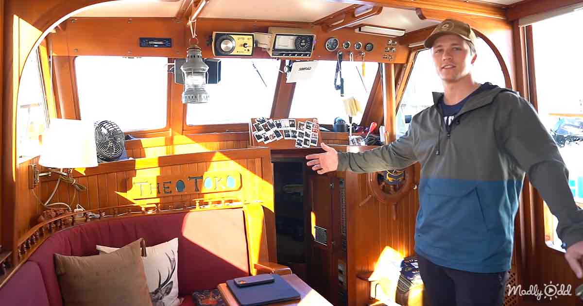 Living aboard a houseboat tiny home to save money