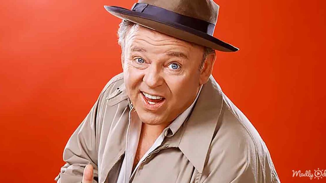 Hilarious blooper footage of Robin Williams on Sesame Street