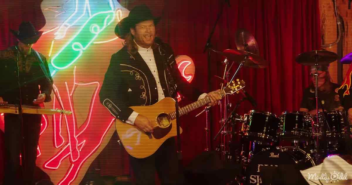 Blake Shelton’s ‘No Body’ has a wonderfully nostalgic tone – Madly Odd!